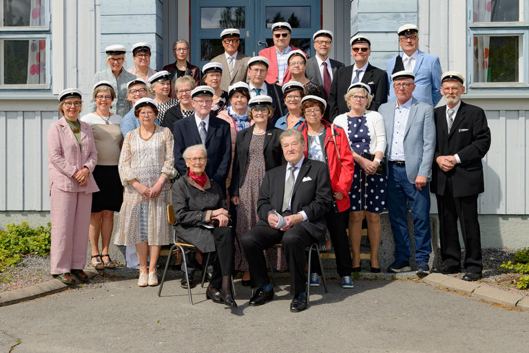 Riemuylioppilas Outi Tammela vertasi nykyhetkeä 50 vuoden takaiseen ...